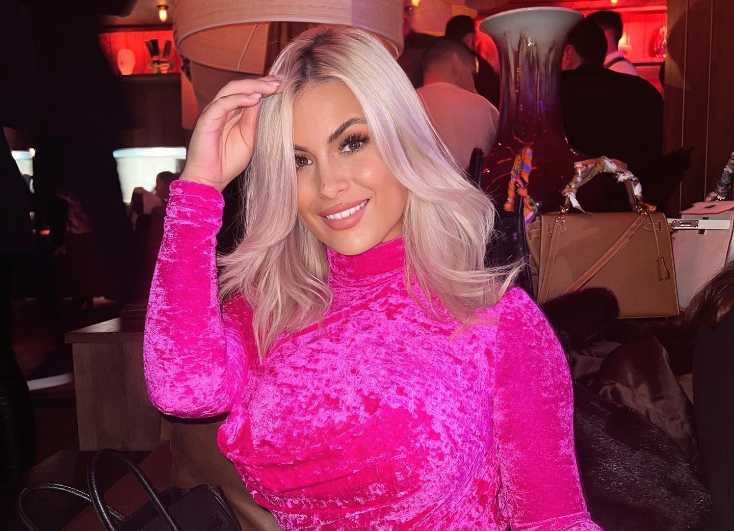 Carla Moreau prêt à se livrer à la chirurgie esthétique ? Elle se ...